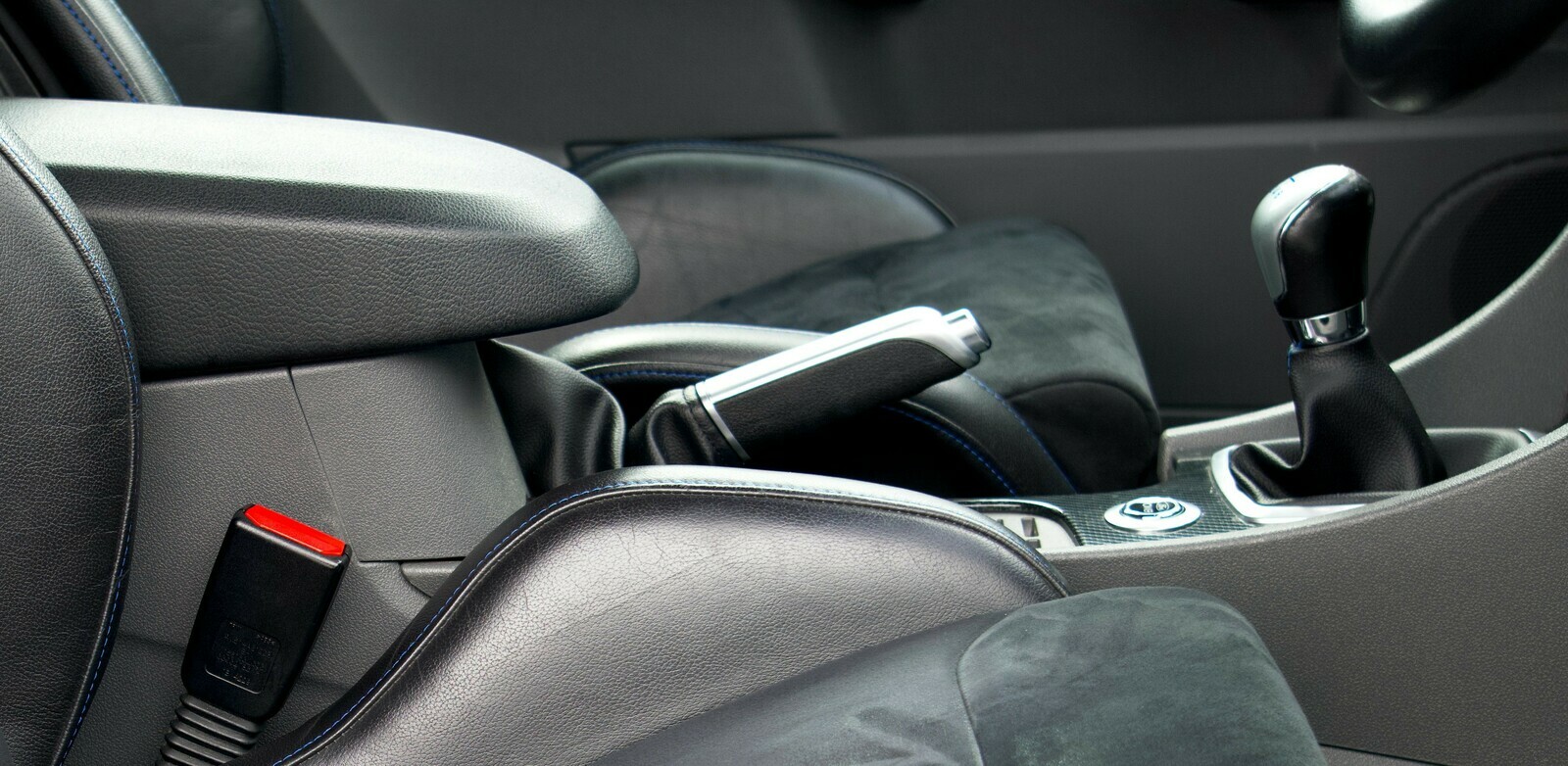 Should You Use the Handbrake When in Park? Here's What Every Driver ...