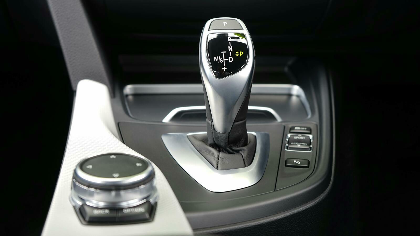When Should You Use Neutral Gear (N)? 3 Situations Every Driver Should ...