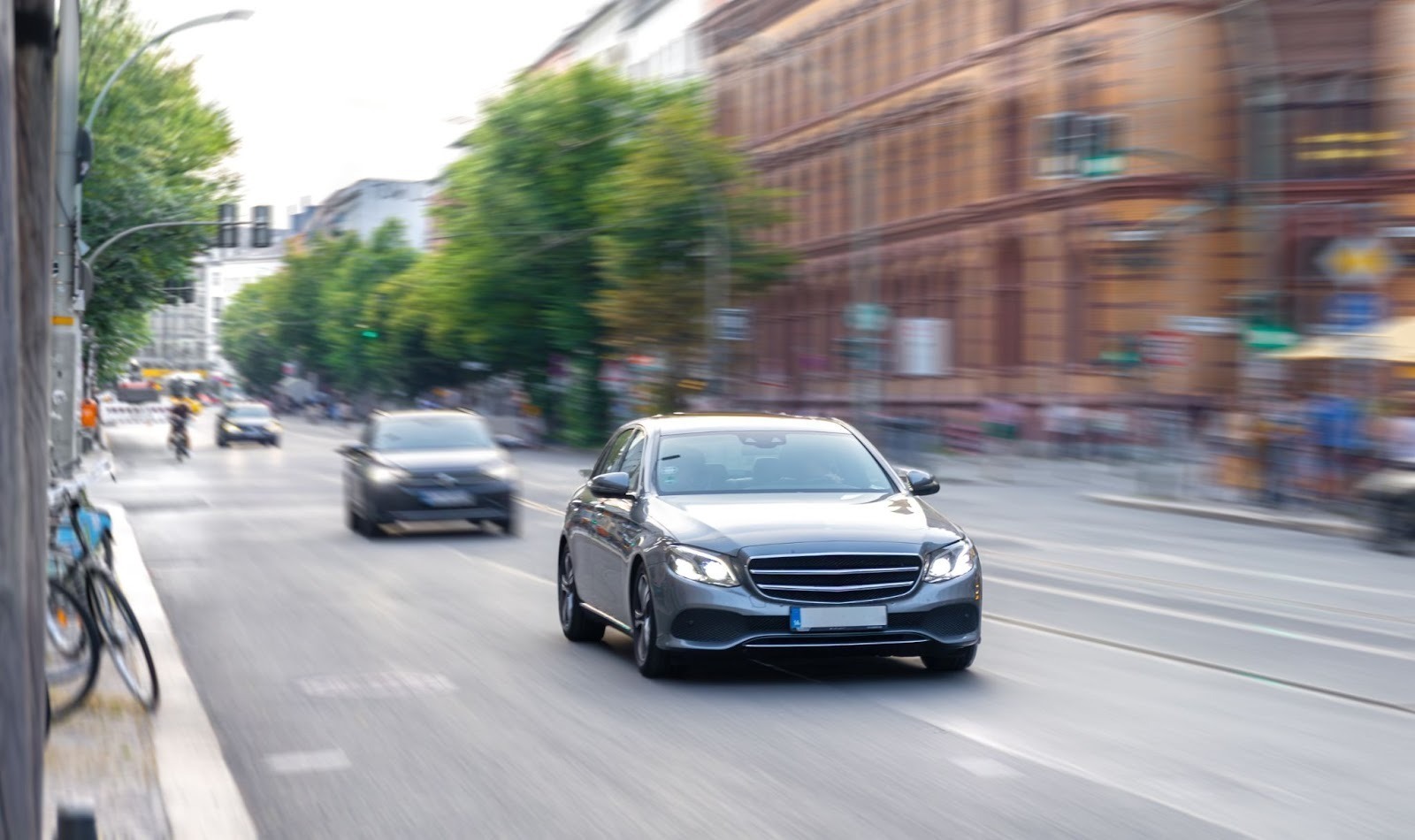 How Far Should You Keep From the Car in Front? A Safe Following ...